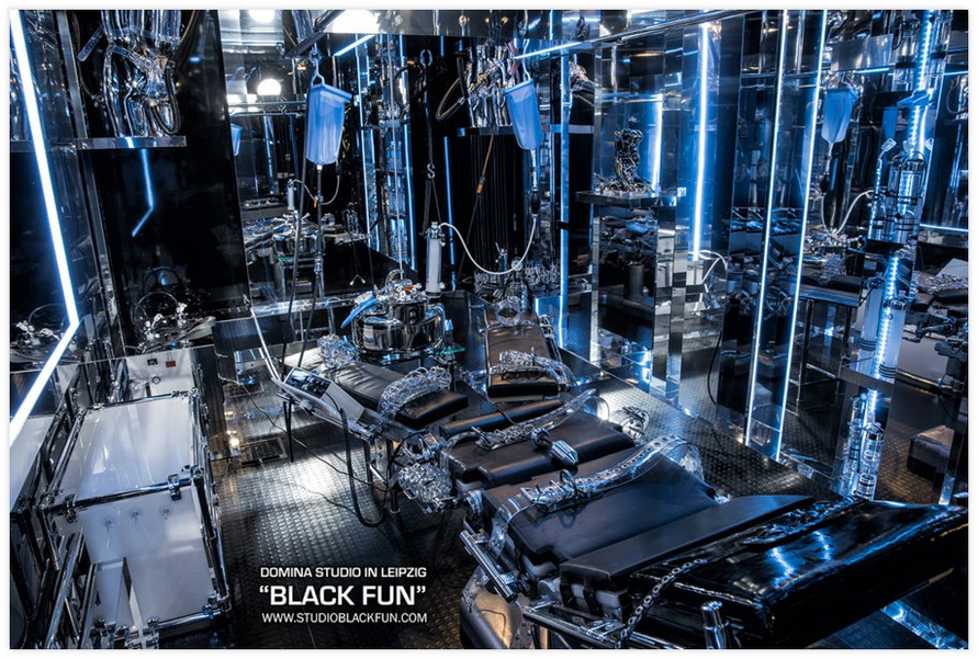 Latex Domina Studio Black Fun | Studio Black Fun